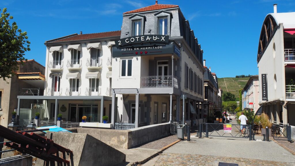 Tain L'Hermitage, Hôtel Les 2 Coteaux - M & W